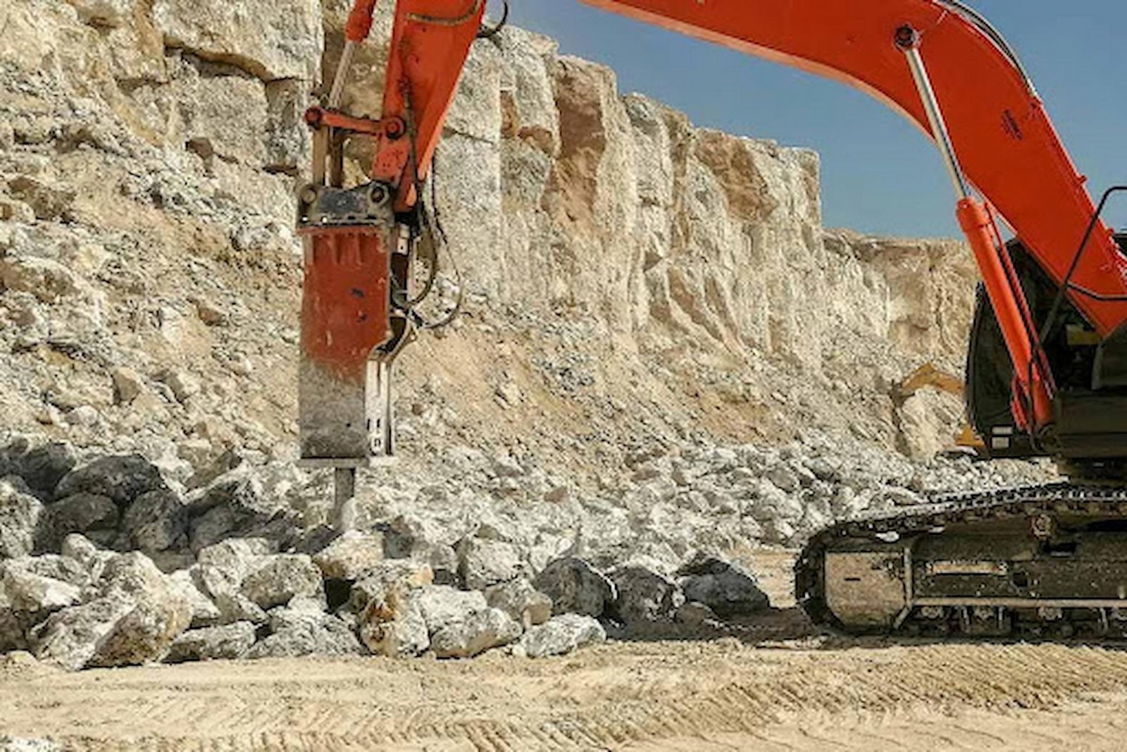 Hydraulic Breakers Explained: Uses, Types, and Buying Tips
